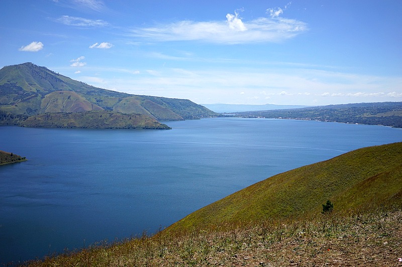 Samosir, The Lovely Island ( Hu Seat Ho Tor Hu Alang ) – Nonikhairani